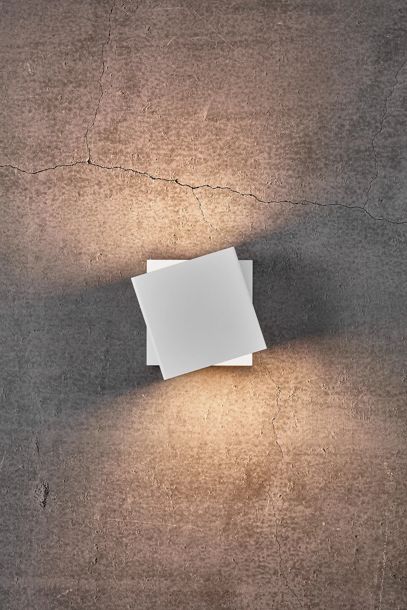 Turn Wall Light | White or Black – The Light House Noosa